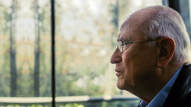 La derecha se pertrecha; los abandera el senil y casi anónimo escritor ...