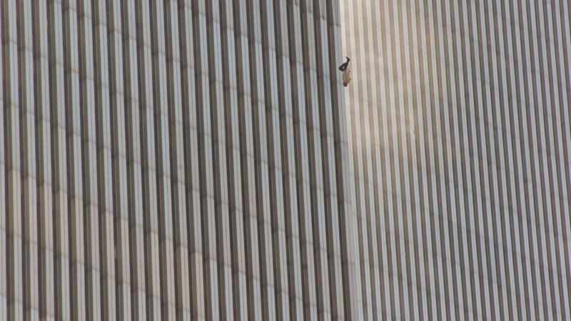 11 de Septiembre; El hombre que cae - PUEBL@ MEDIA